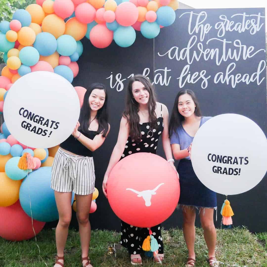 20 Beautiful Graduation Party Backdrop Ideas to Take your Grad Party to ...
