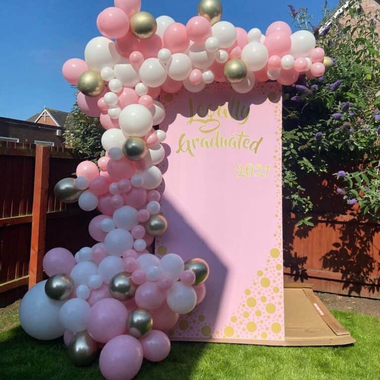 21 Beautiful Graduation Party Backdrop Ideas to Take your Grad Party to ...