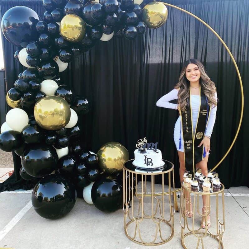 21 Beautiful Graduation Party Backdrop Ideas to Take your Grad Party to ...