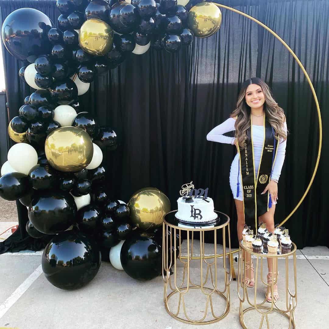 20 Beautiful Graduation Party Backdrop Ideas to Take your Grad Party to ...
