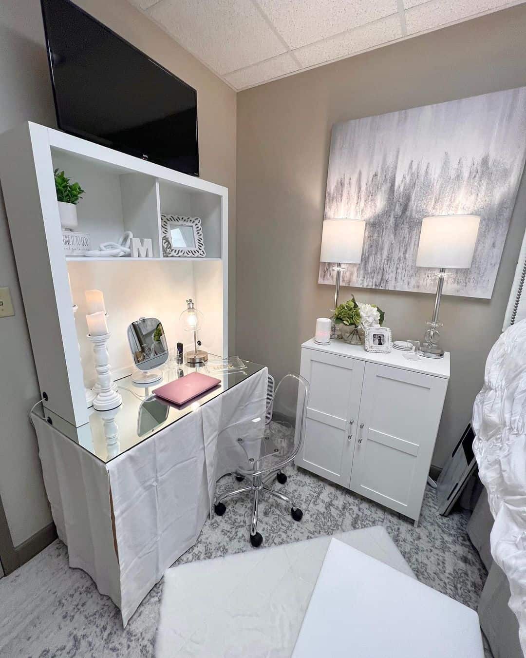 42 Trendy Dorm Room Ideas College Girls Have to Copy This Year - With Houna