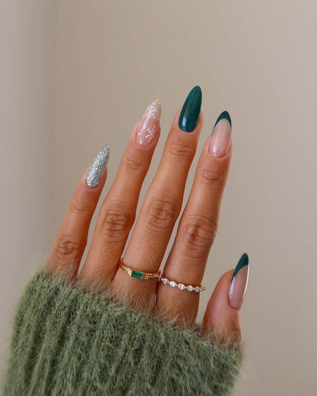 36 Breathtaking Green Christmas Nails You Want to Recreate This Holiday ...