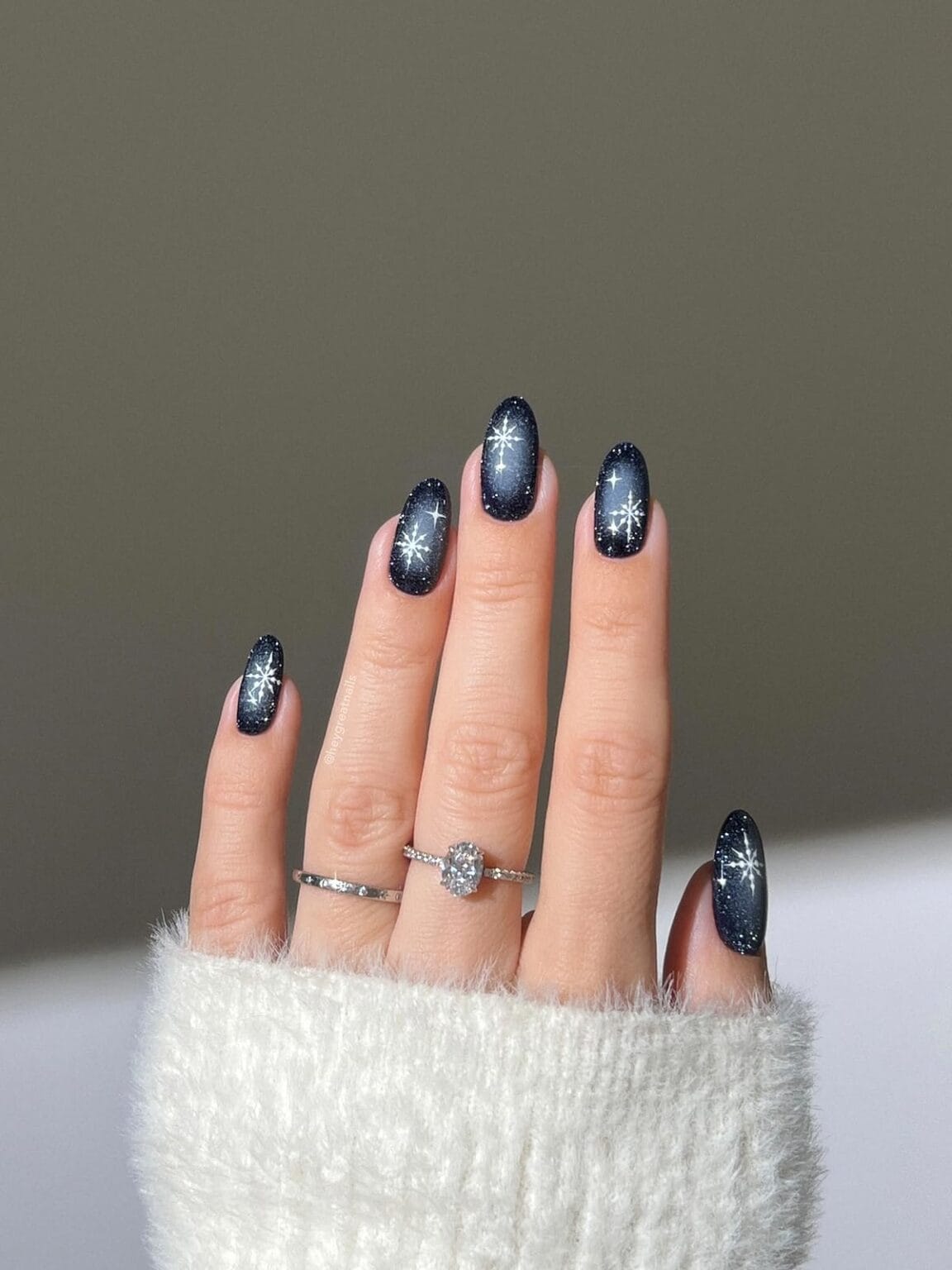 25 Unreal Aura Nails That Will Match Your Energy in 2026 - With Houna