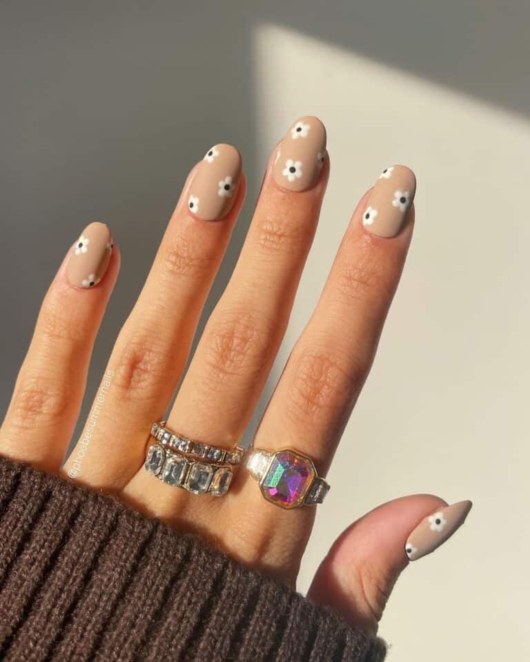 35 Stunning Fall Manicure Ideas to Embrace the Autumn Vibes - With Houna